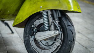 Three for the win: the suspension system of the Vespa - VESPA MAG