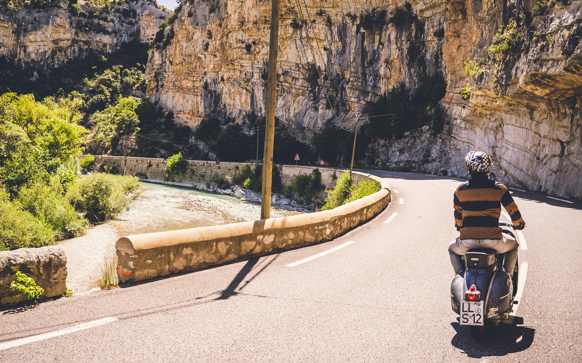 Explore the South of France with the Vespa - Road Trip - VESPA MAG
