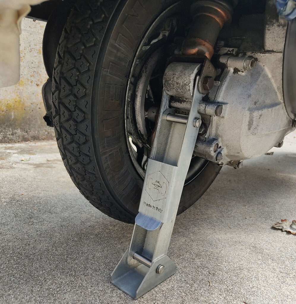 Vespa repair - Mounting stand for engine and wheels - VESPA MAG