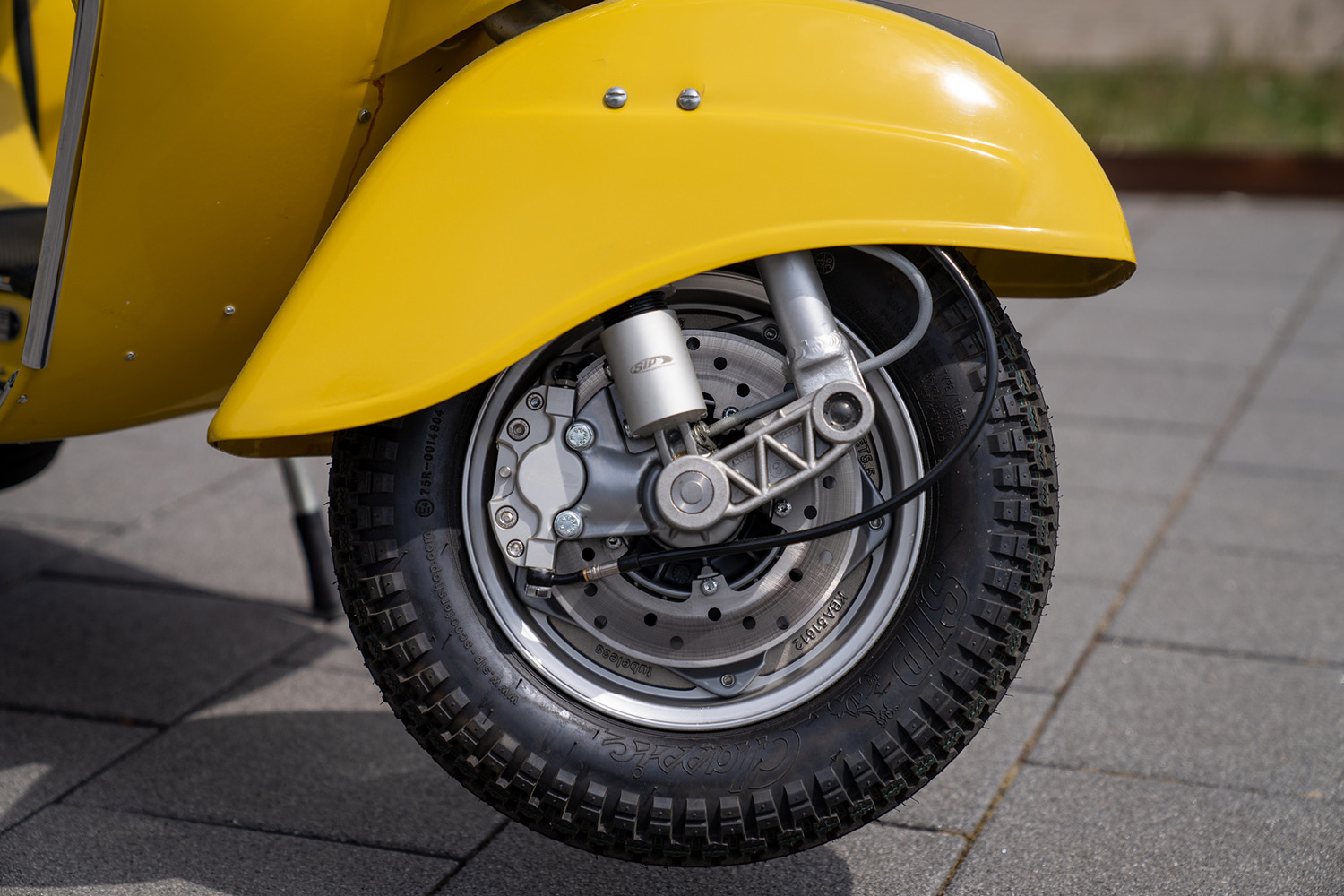 Model presentation: Vespa Rally 200 with a twist - VESPA MAG