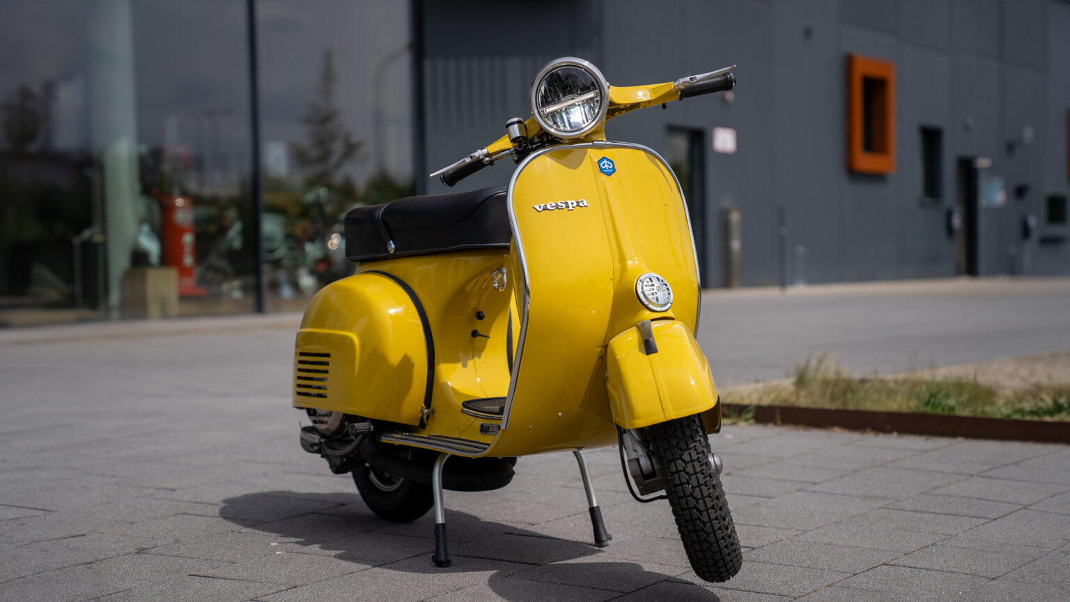 Model presentation: Vespa Rally 200 with a twist - VESPA MAG