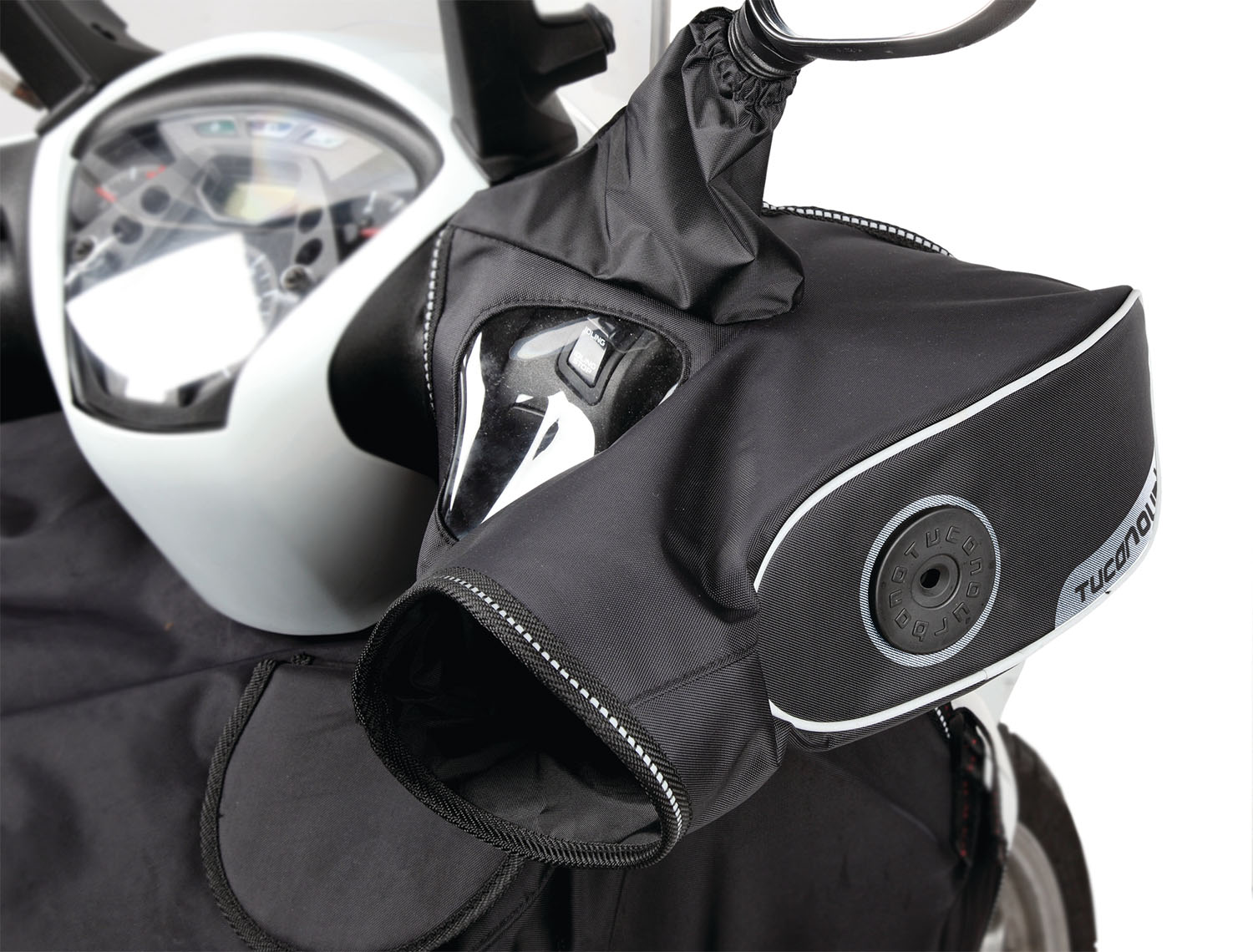 Winter season: With warm hands on the Vespa - VESPA MAG
