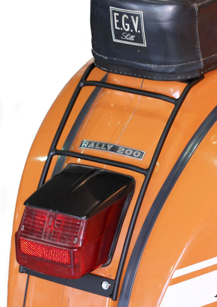 Luggage rack for the Vespa - safe travelling with bags and more - VESPA MAG